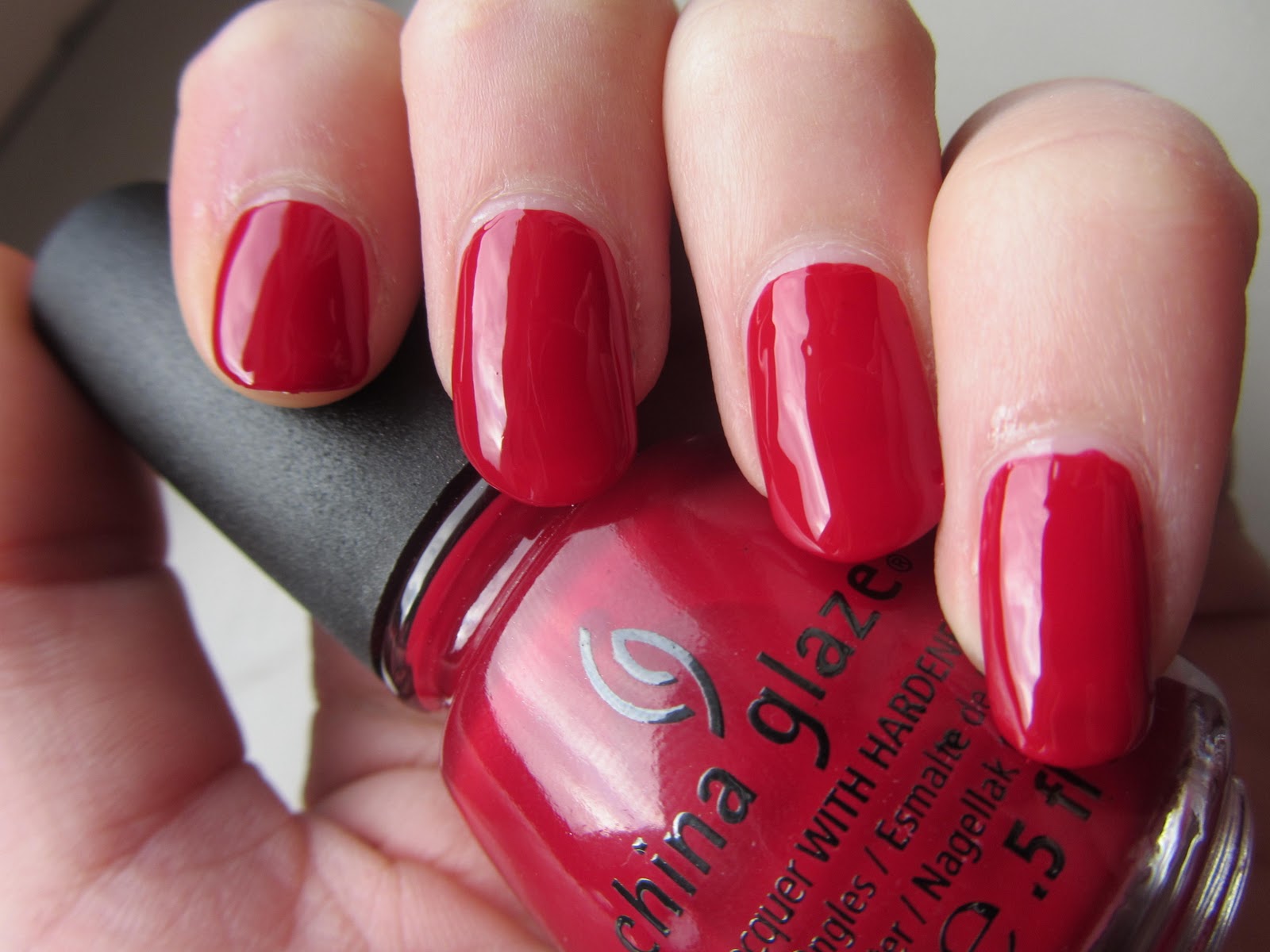 Diva Of Geneva: Tijd voor wat kleur: Winterberry van China Glaze