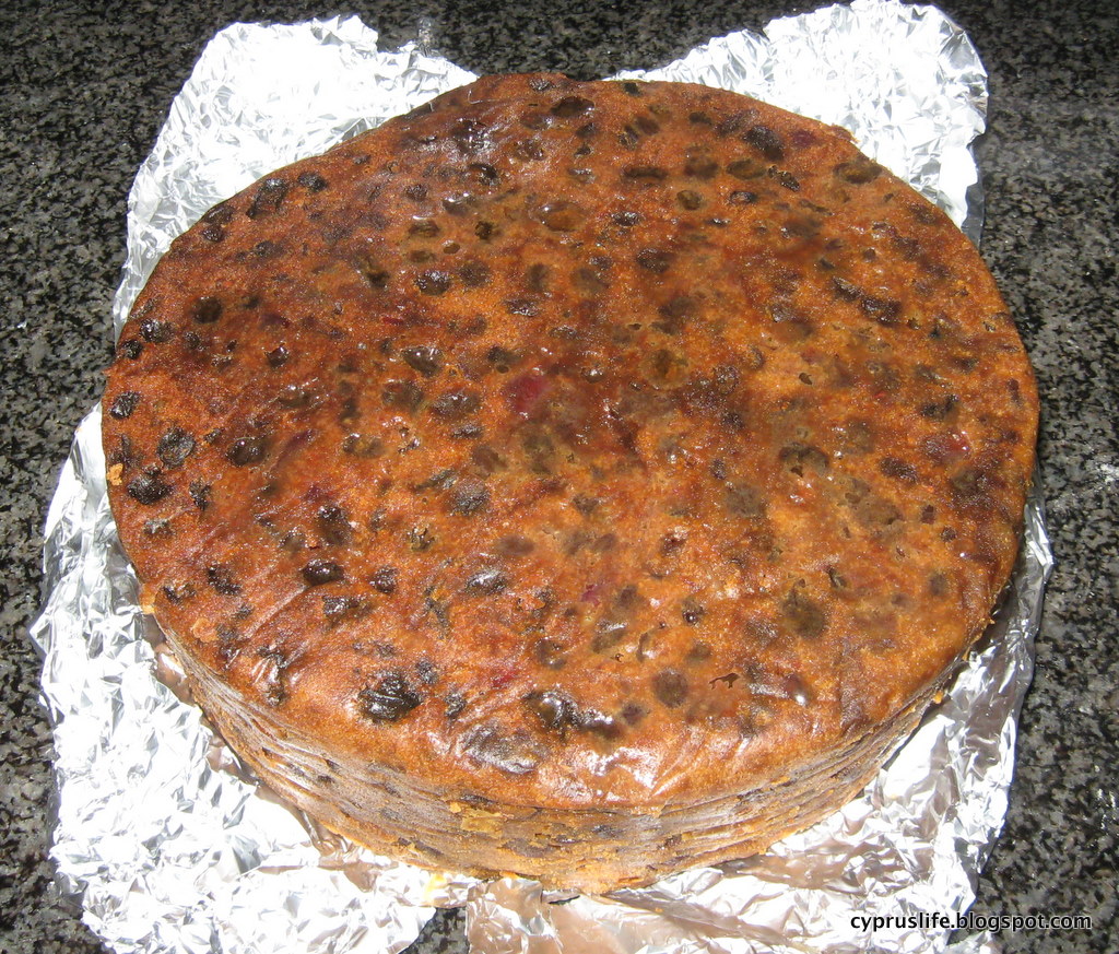 This is Cyprus...: Icing our 2011 Christmas cake, including a long ...
