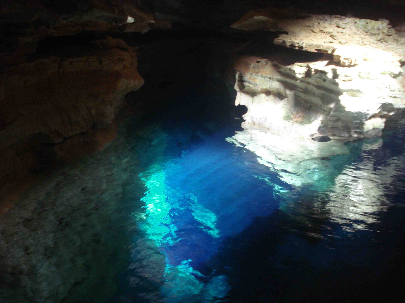 Mochileiros e Campistas: Poço Azul, Nova Redenção, Chapada Diamantina, BA.