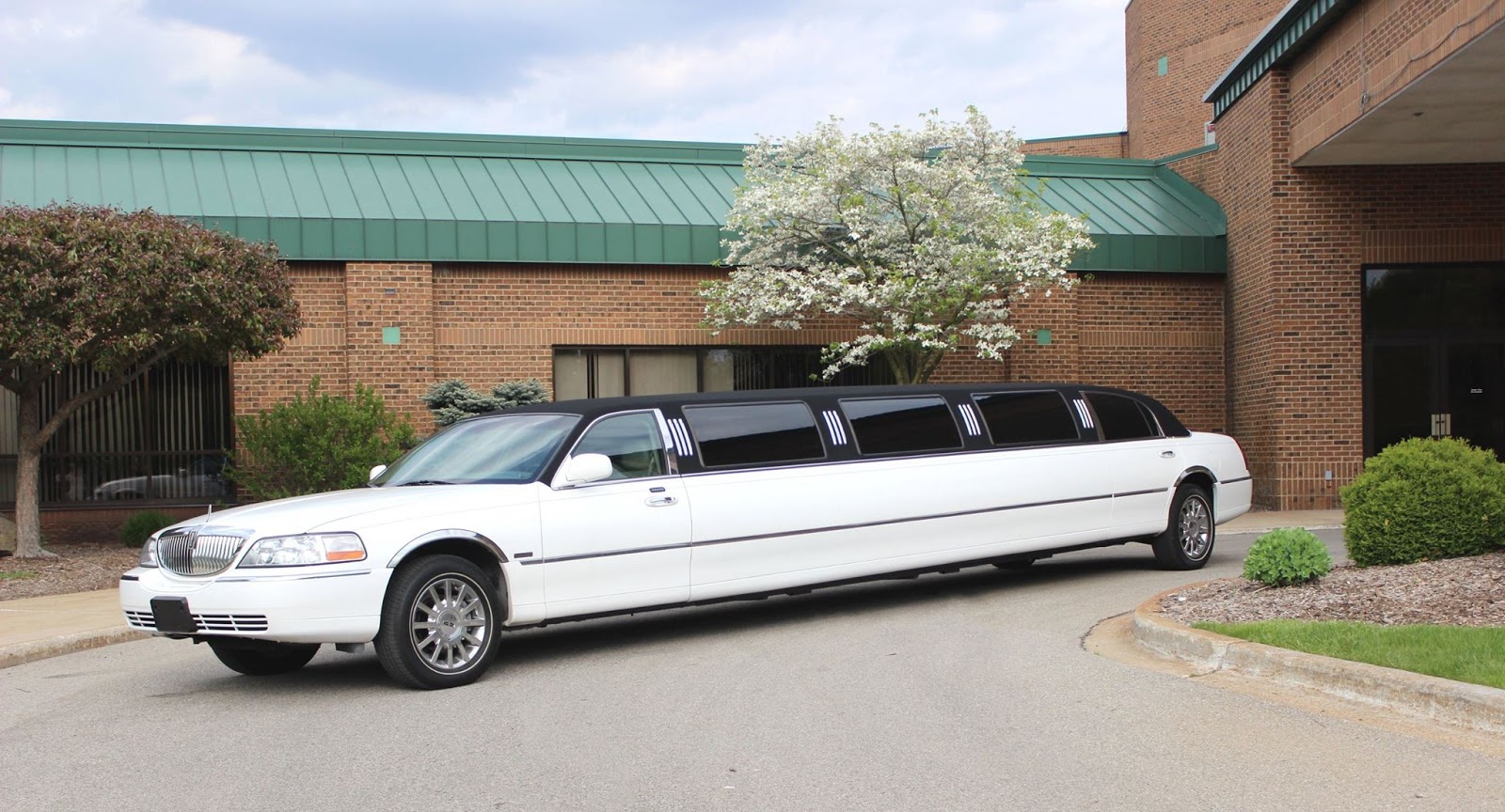 Hire From Prom Limousine Service in Norcross to Make Your Night Special