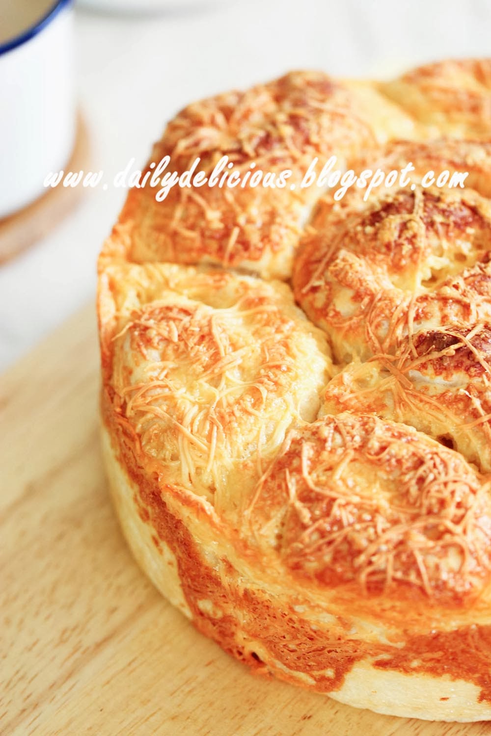 dailydelicious thai: Cheesy bread: Lovely golden bread
