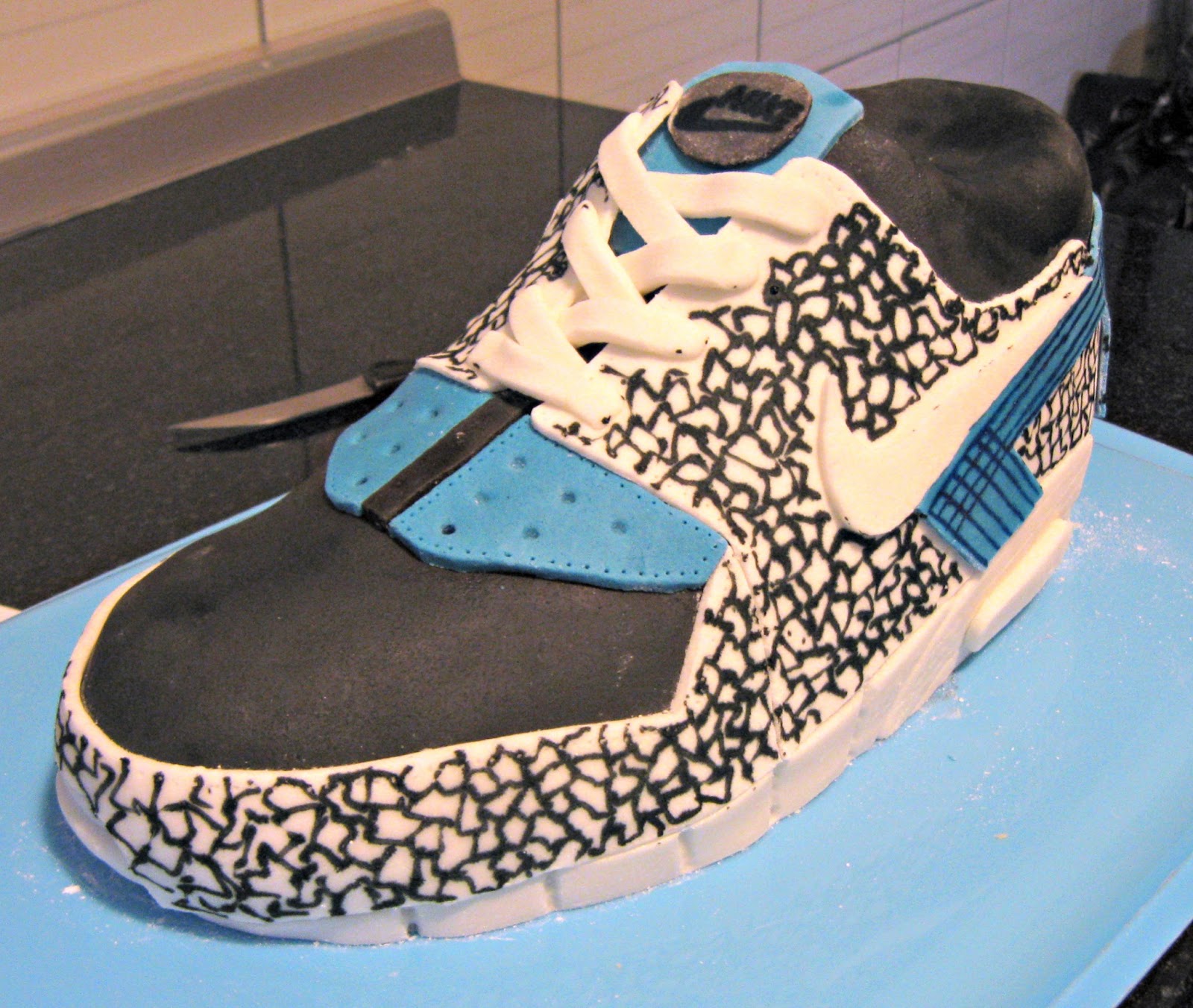 Šećerlema: Tutorijal: Torta u obliku patike