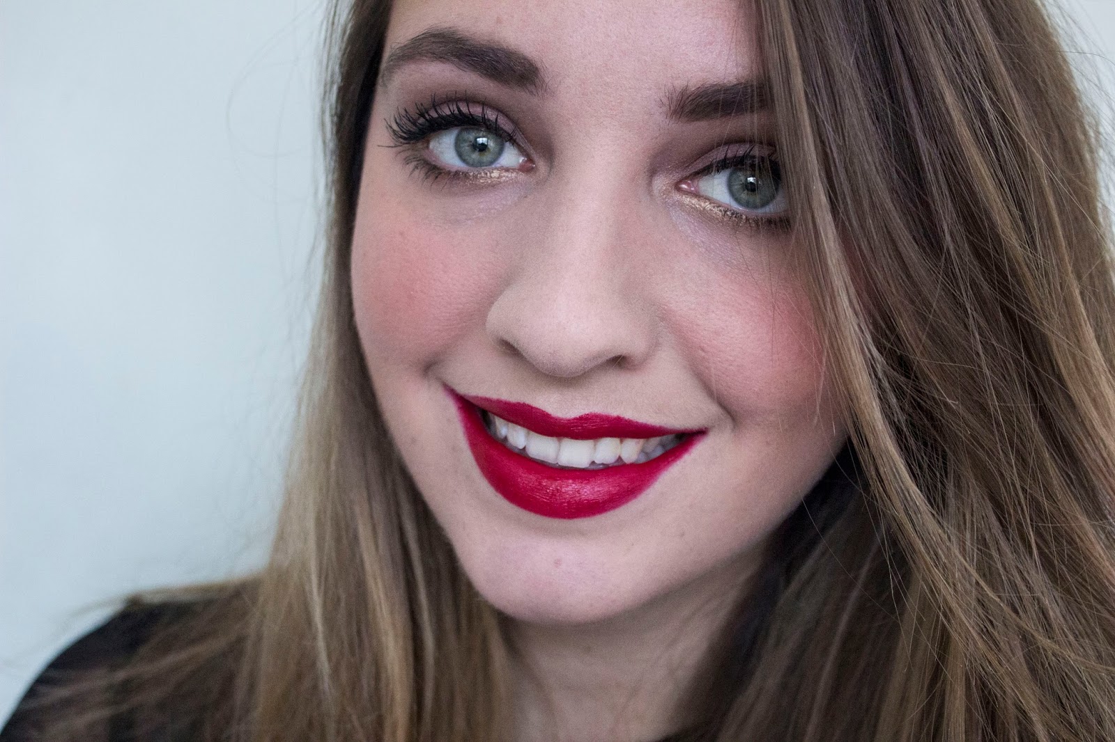 Love is on : le parfait rouge de Revlon ! | La vie en Lucie - Blog ...