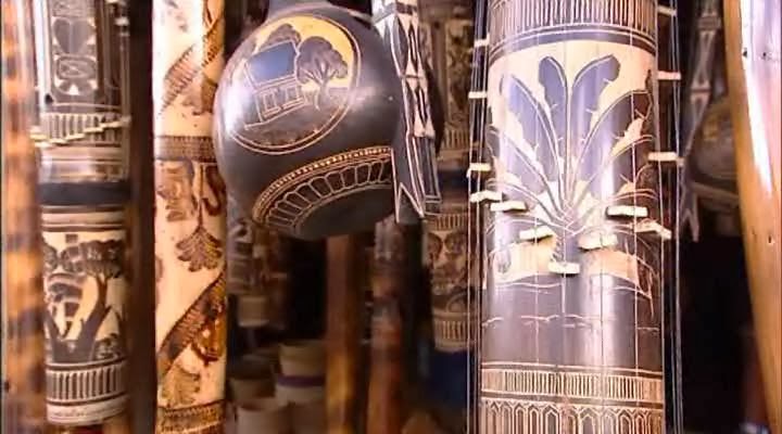 Madagascar: La "Valiha": instrument de musique traditionnelle malgache