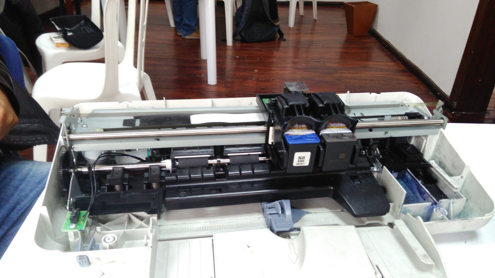 MANTENIMIENTO PORTÁTIL : DESPIECE DE IMPRESORA DESKJET HP 3535