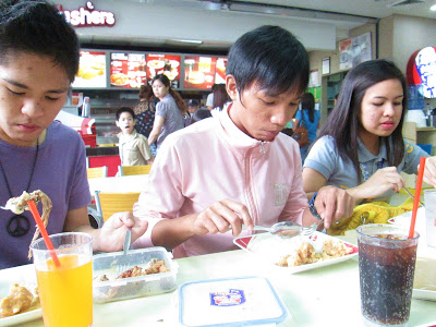 My Life In The Middle Side: KFC Fun Shot meal.