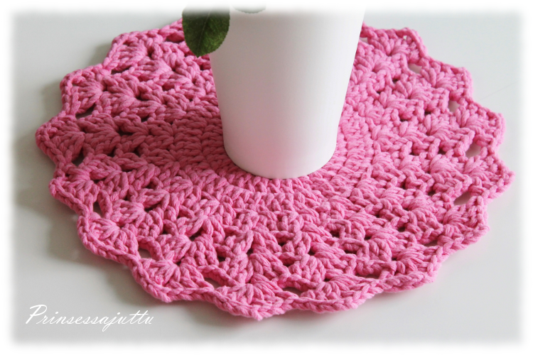 Prinsessajuttu: Sisustustarra ja virkattu liina