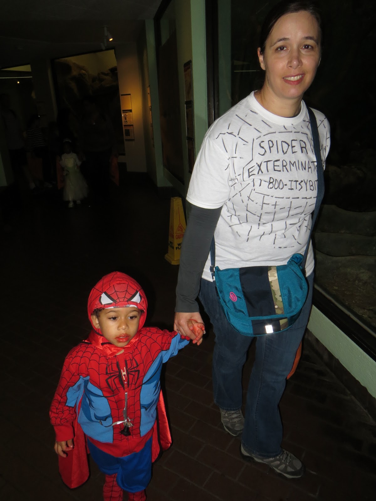 kaleidoscoping chaos...: Spooky Shabbat!