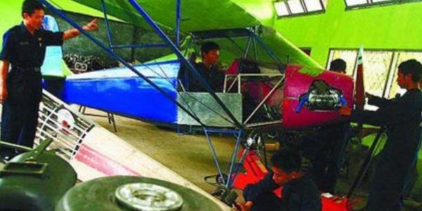 Indonesian Military Weapon: "pesawat perintis rakitan SMK 29"
