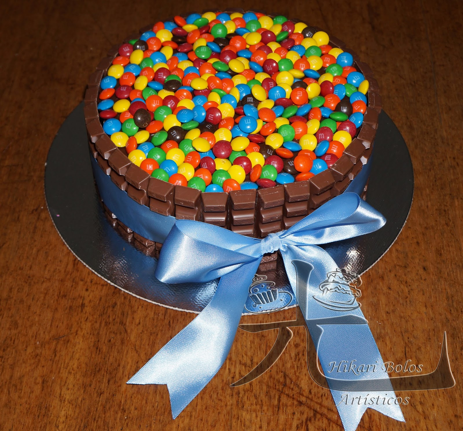 Bolo Kinder / M&M - Hikari Bolos Artísticos