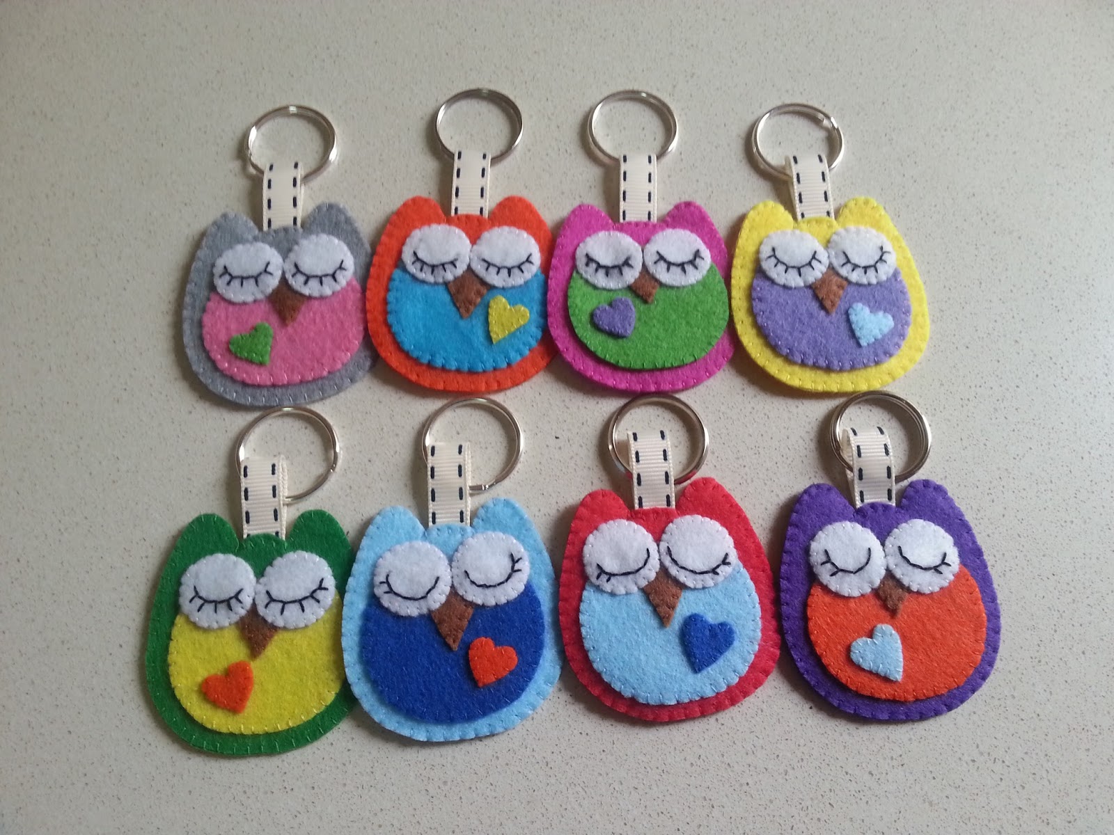 Anillos y botones: Llaveros de fieltro