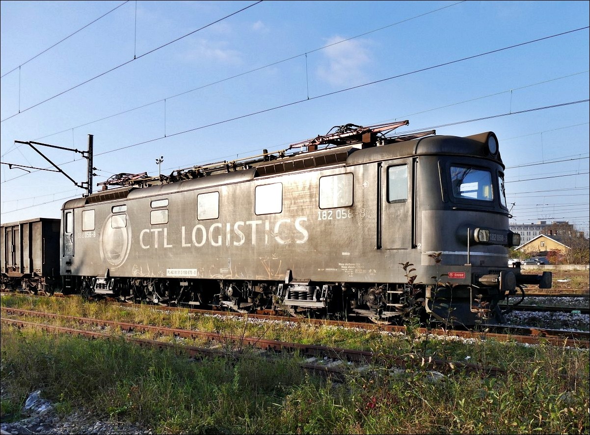 Lokomotywa CTL 182 058 na stacji Kielce Herbskie | Kolejowe Kielce