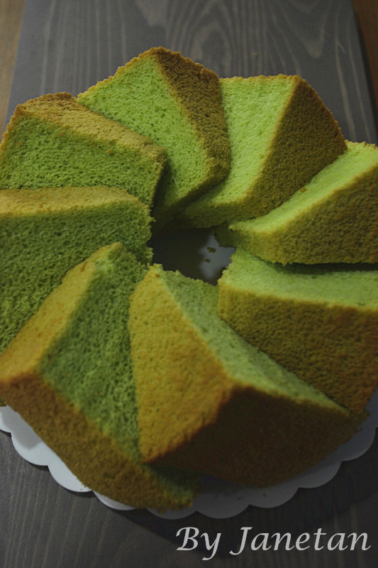 斑斓戚风蛋糕 / Pandan Chiffon Cake