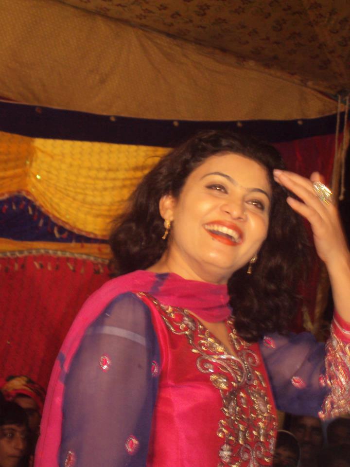 Sindhi Tv Artists: Nighat Naaz latest images