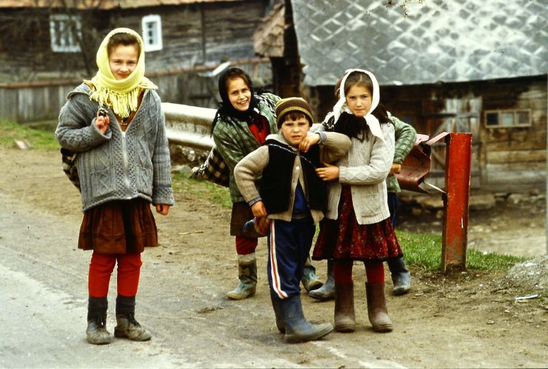 59 Incredible Photos Document Everyday Life of Romanians in Maramures ...