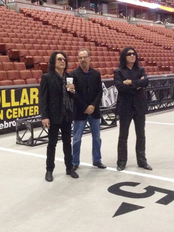 KISS LA BANDA MÀS CALIENTE DEL MUNDO: LOS DUEÑOS DE LA KISS EN EL HONDA ...