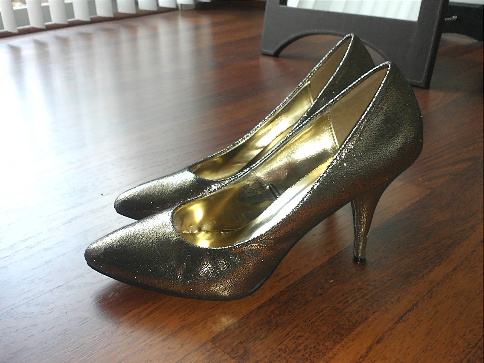 Lifestyles of the Thrifty and Shameless: Savin' Maven Monday: DIY Cap Toe