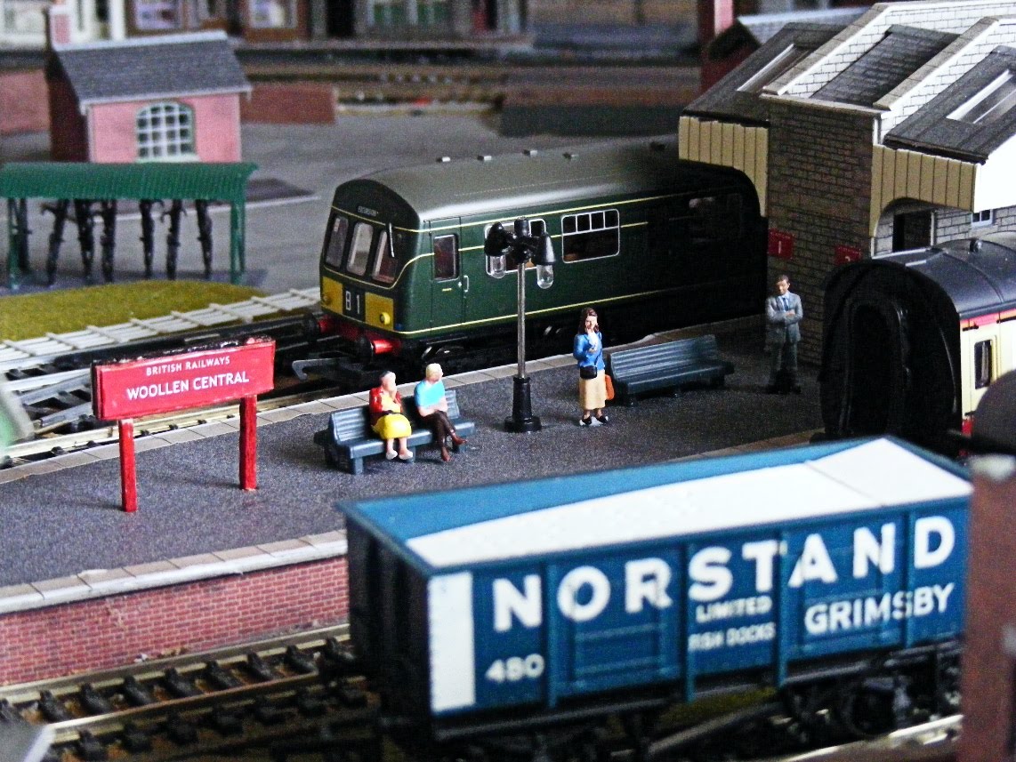 Railway Modelling: The Stations get their nameboards