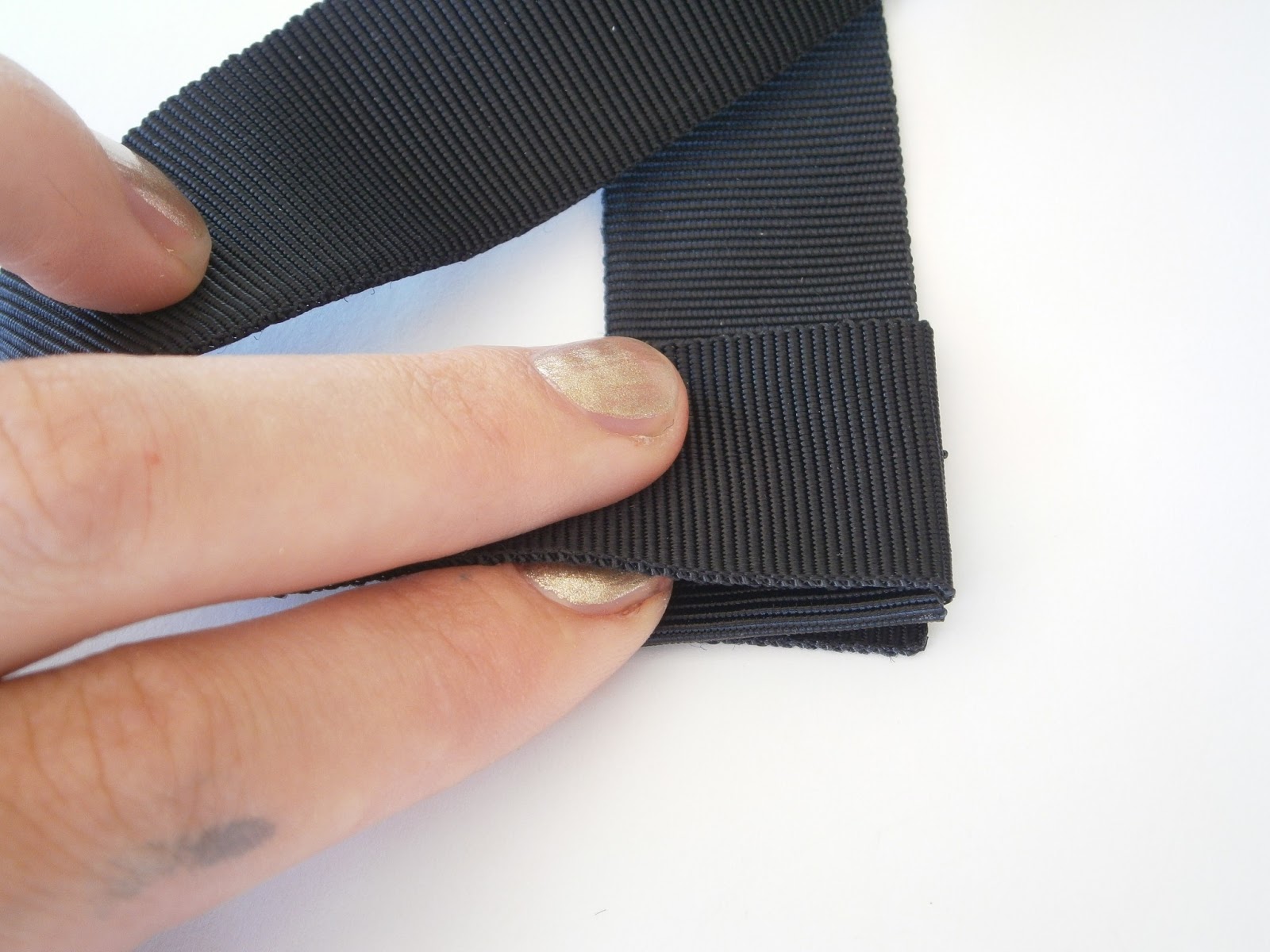 Mlle.Brico: DIY | Accordion Ribbon Necklace