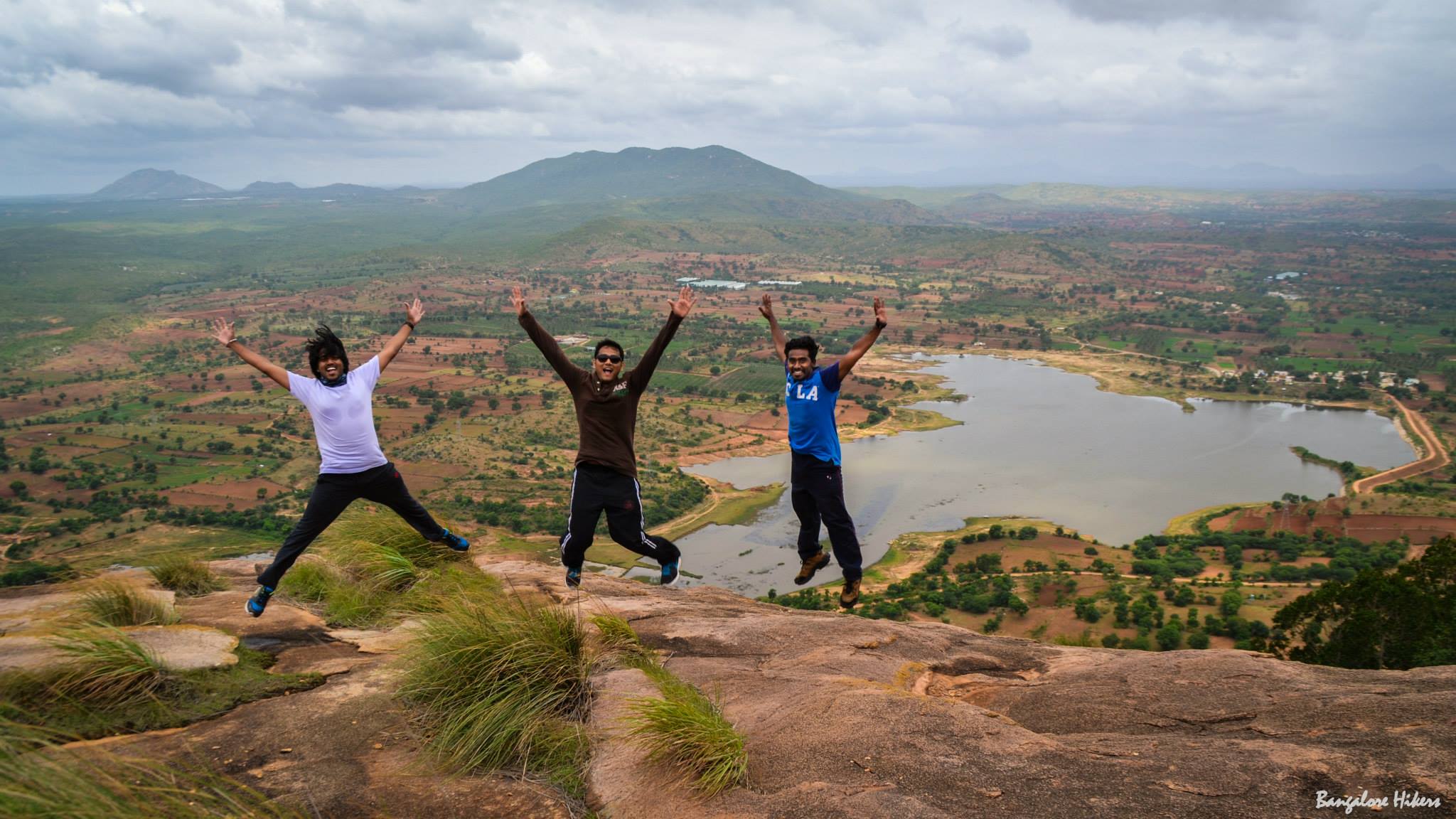 Makalidurga Trek in Cloudy Weather and Cool Breeze | Bangalore Hikers