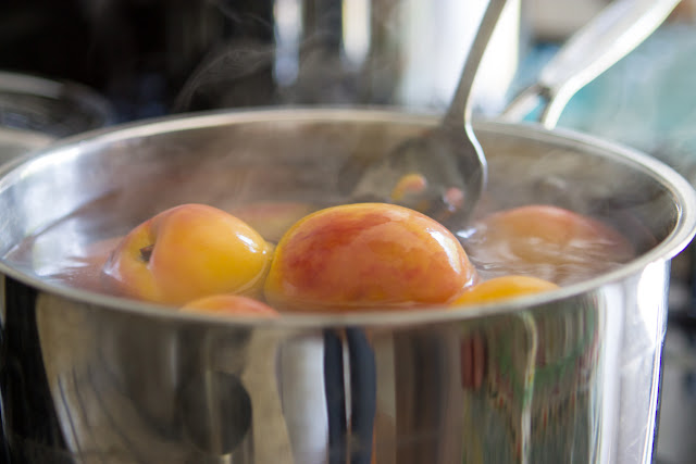 Step-By-Step: Peeling Peaches | Sustainable Diet