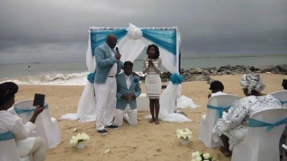 Couple wed at Oniru beach, Lagos (photos)