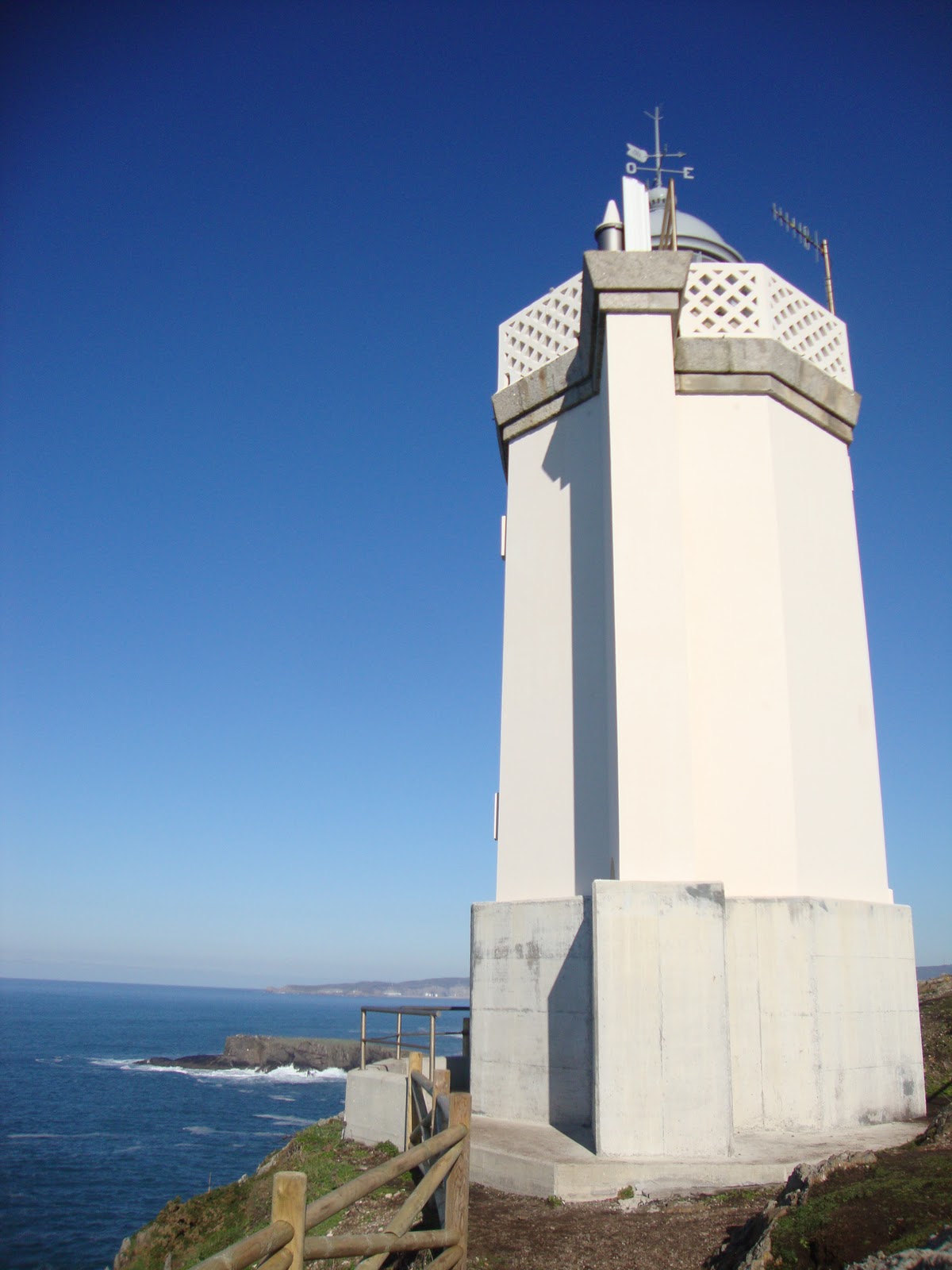 Oleiros con encanto: El Faro de Mera