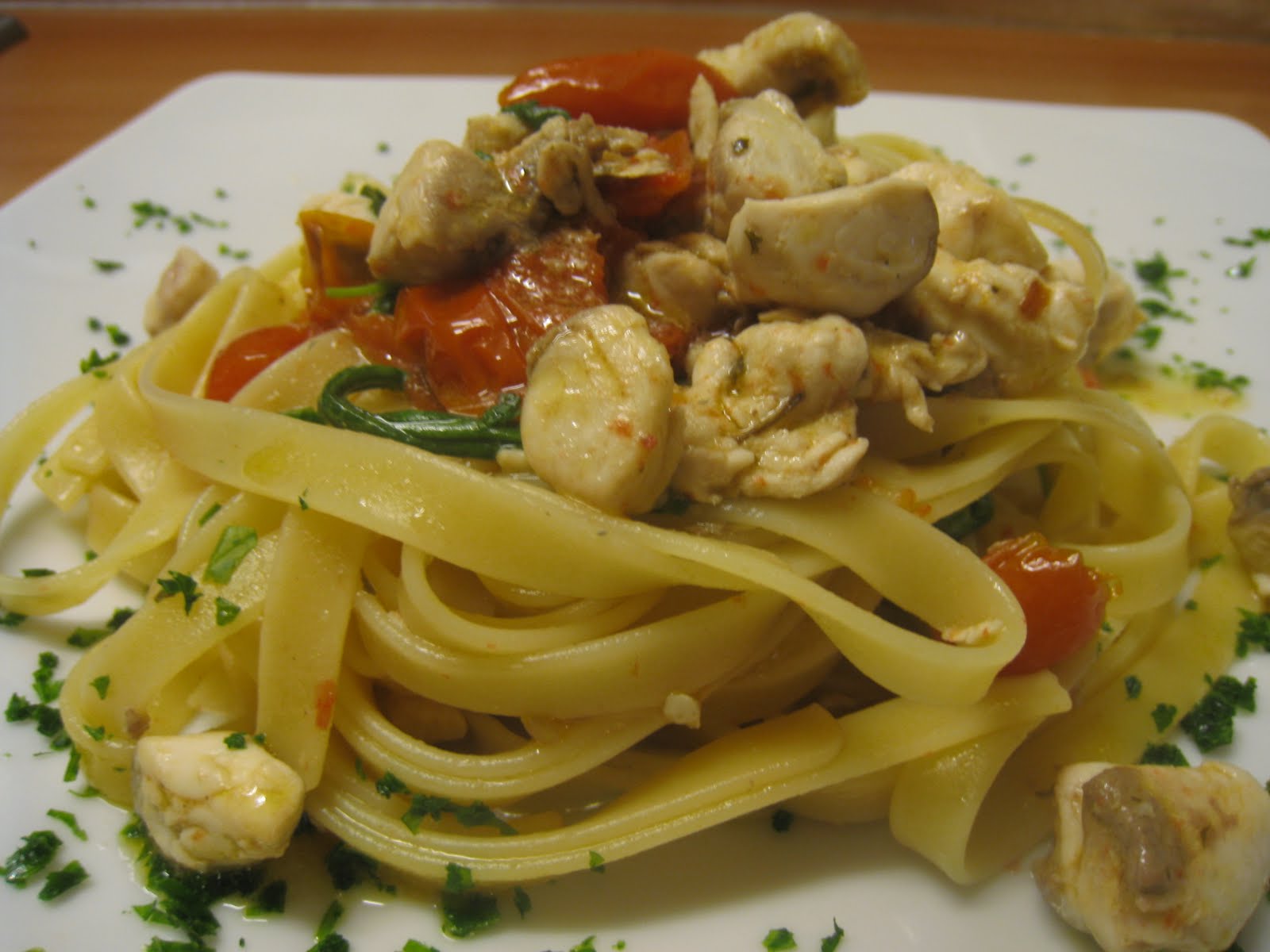 Ledeliziedipina: Fettuccelle con pesce lampuga e pomodorini datterini