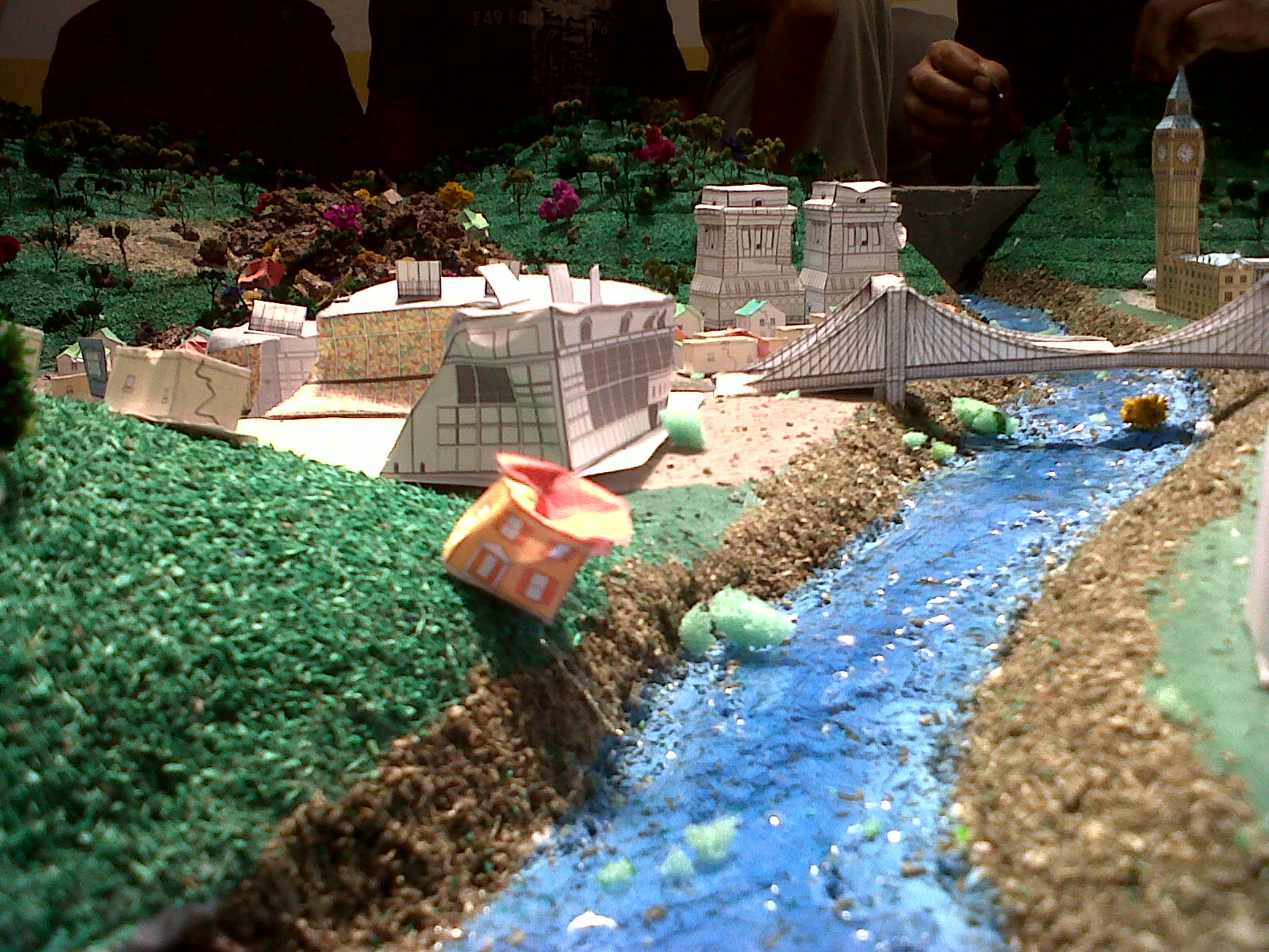 Portafolio Karla Santizo: Maqueta de un terremoto diseñada para CONRED