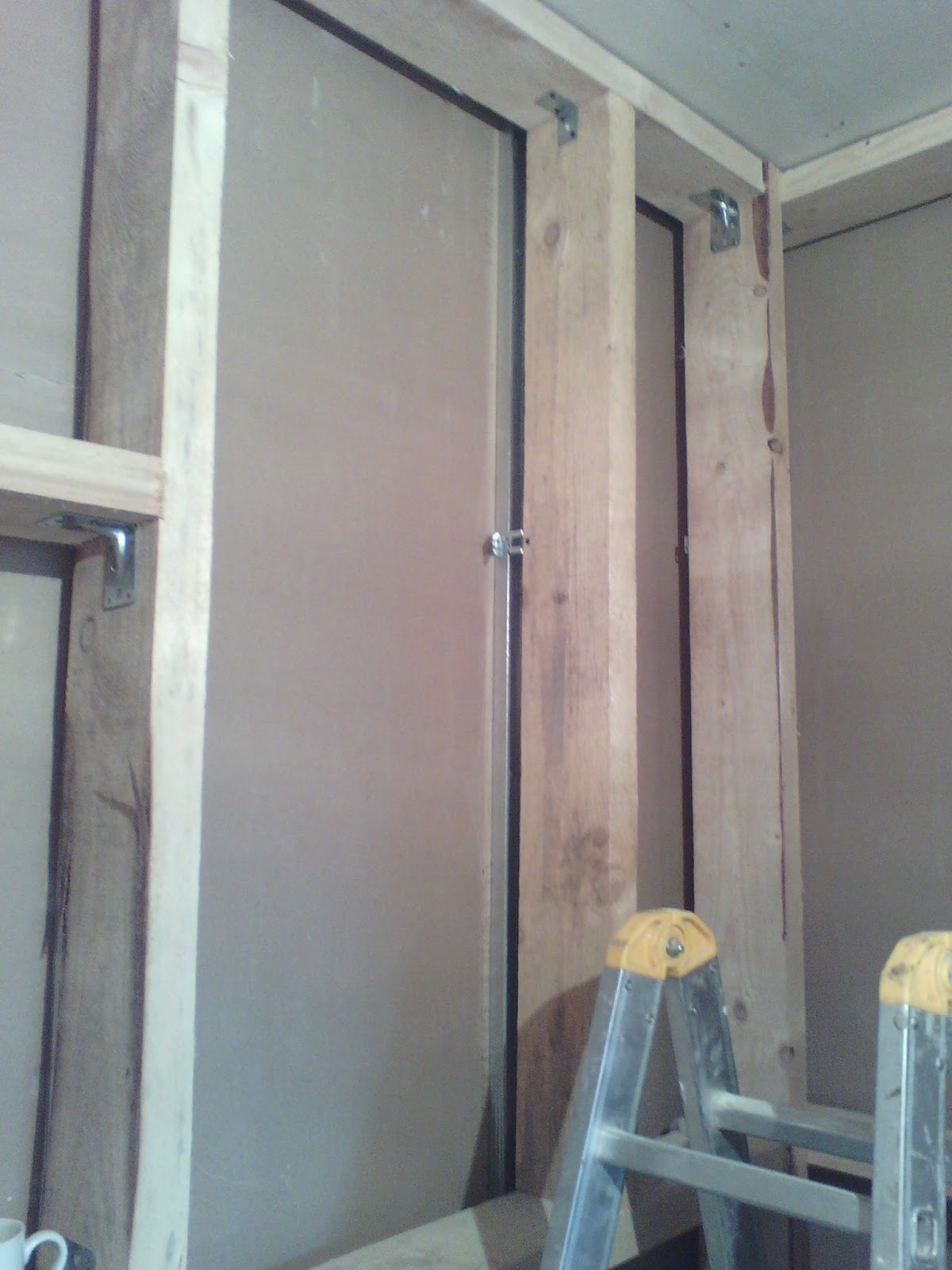 Arhiconstruct: Finisaje Interioare rigips Placare perete dressing si ...