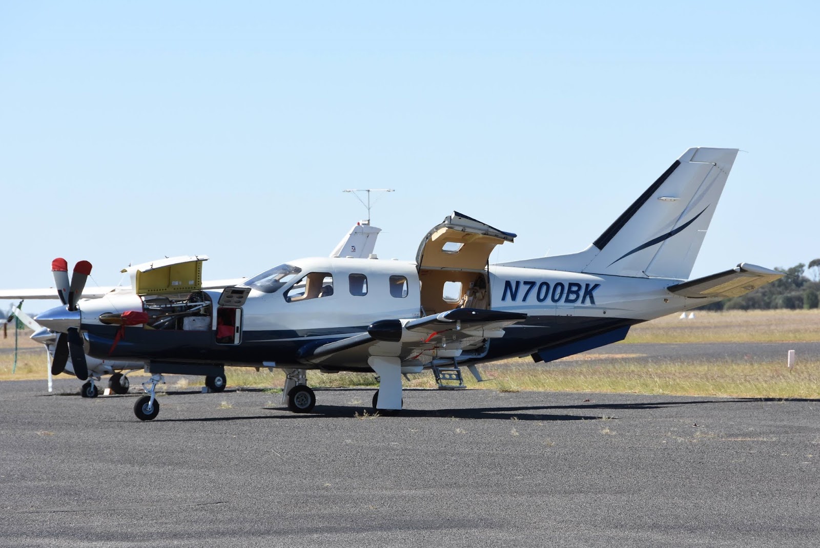 Central Queensland Plane Spotting: New SOCATA TBM 700 N700BK Calls into ...