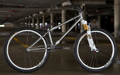 Litegallery: Ns Capital 26' 2012 by Alexandre Paradis