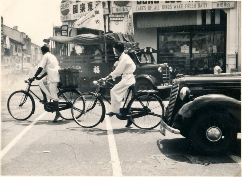 45 Black and White Snapshots That Capture Everyday Life of Singapore in ...