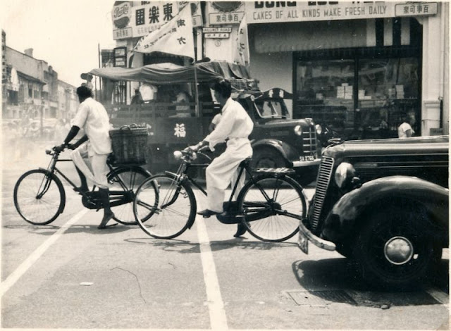 45 Black and White Snapshots That Capture Everyday Life of Singapore in ...