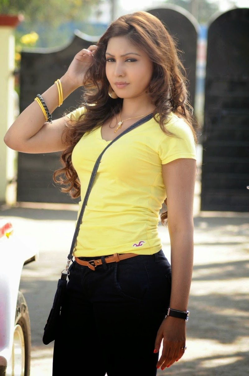 HD Wallpapers : South Indian Actress Komal Jha In Yellow Shirt Stills