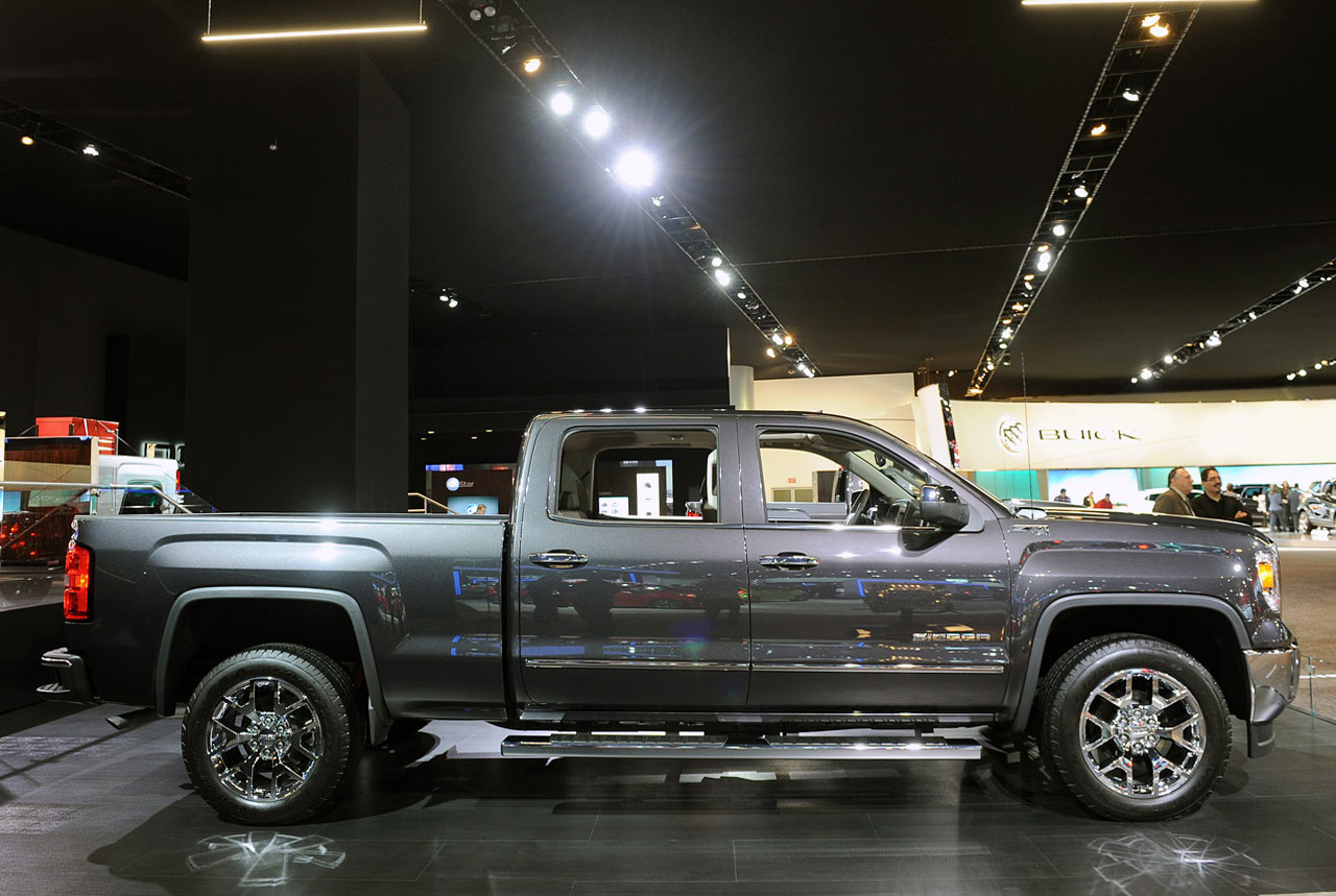 2014 Chevrolet Silverado and GMC Sierra show all their sides in Detroit ...