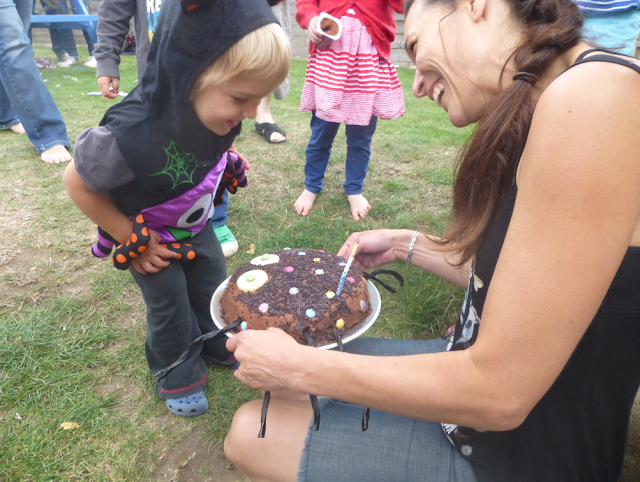 Jovial Spondoodles: Eden's 3rd Mini Beasts Party