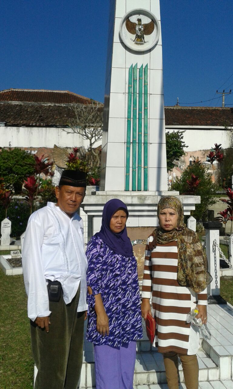 NOSTALGI 69, media alumni smpn 1 singaparna thn 1969.: Folder Dedi Harsono