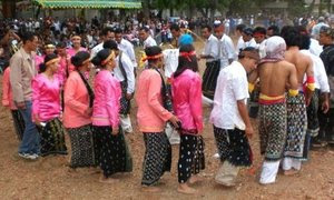 Mengenal Tarian Nusantara: TARI TANDAK