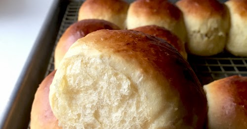 Food Pusher: Hawaiian Bread Rolls
