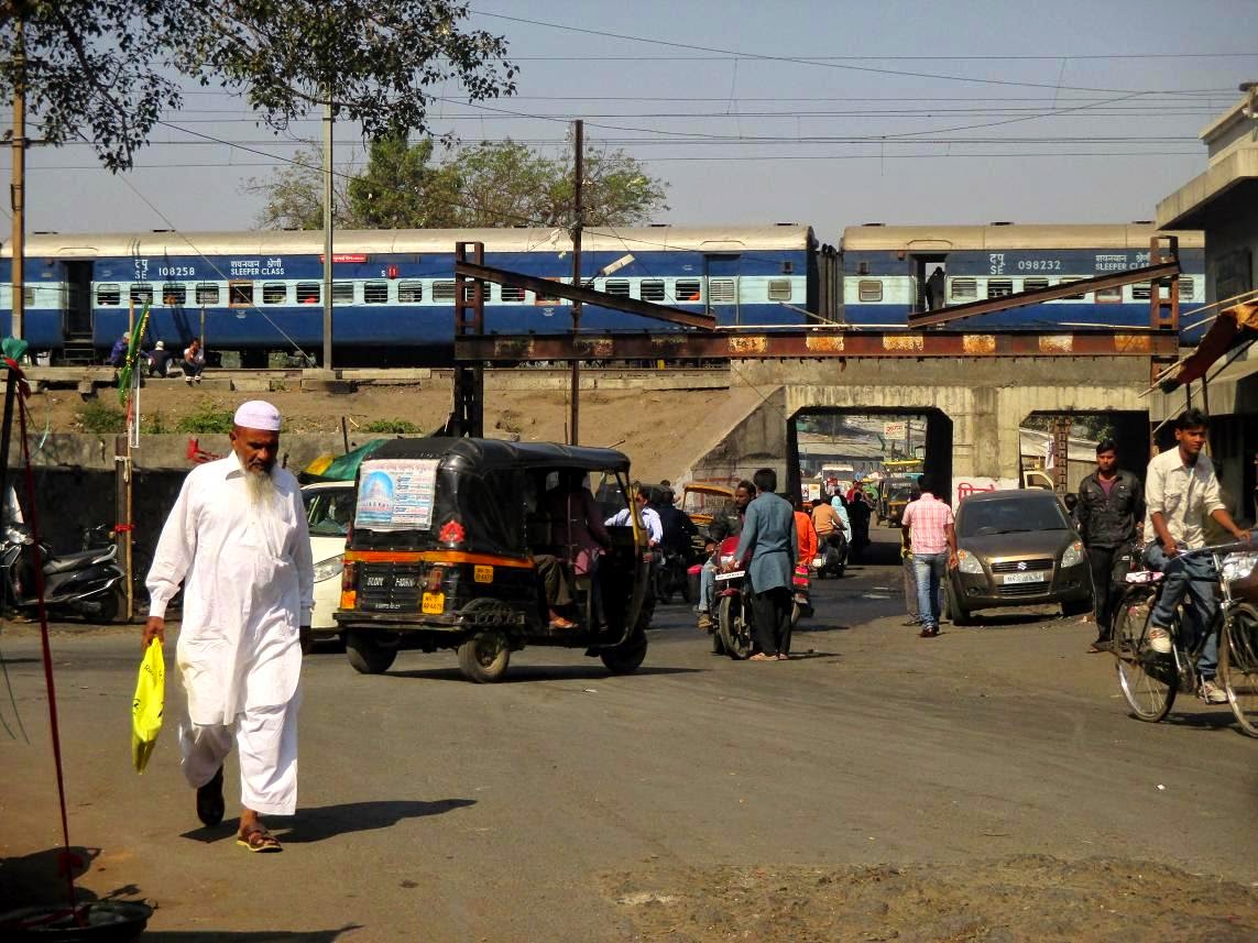 RAILWAYS OF THE RAJ: Memories of Train Journeys -- Then and Now