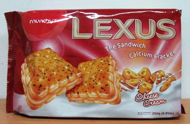 C.I.N.T.A B.E.R.S.A.T.U: BREAKFAST NESCAFE 3 in 1 PLUS BISKUT MUNCHY's ...