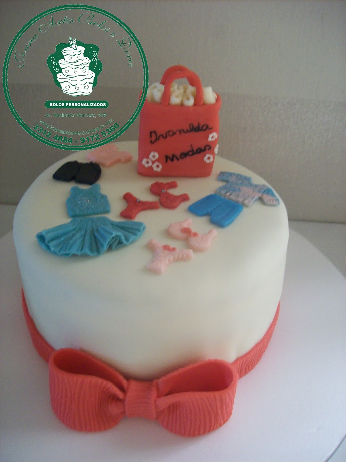 Joana Artes Bolos(Uberaba-MG) 34-33124684: bolo para vendedora de roupas