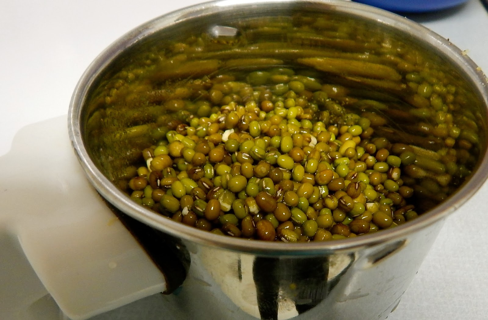 Palatable dishes from Jess's kitchen :) : Moong Dal/ green gram/cheru ...