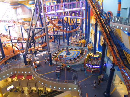 nurhidayahrahim: Cosmo World, Berjaya Times Square Theme Park.. We're here!