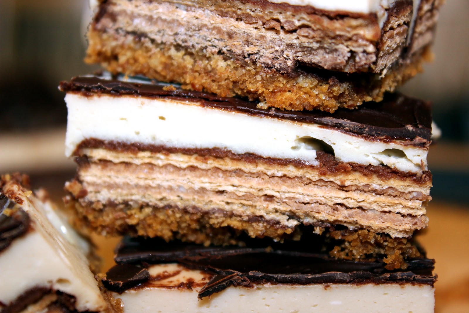 sugar & spice: Kit Kat Cheesecake Bars