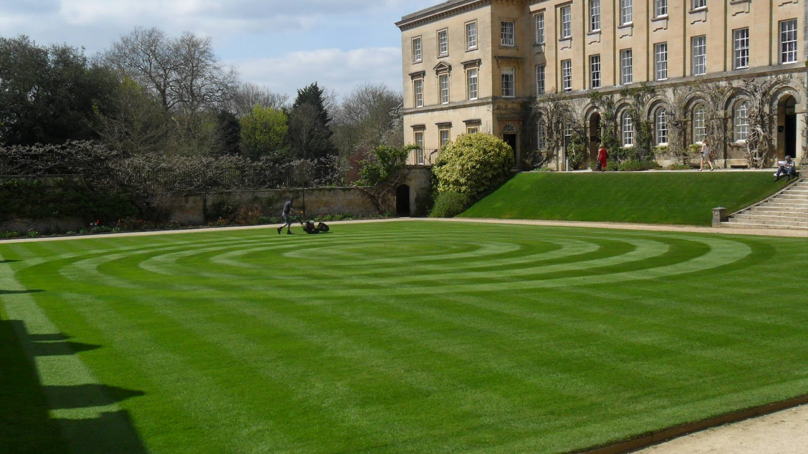 Worcester College Gardeners 2009-2018: Double Width Circles