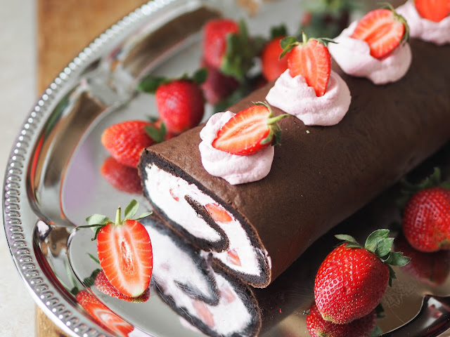 Smooth and cooking : BEZLEPKOVÁ ČOKO ROLÁDA S JAHODAMI