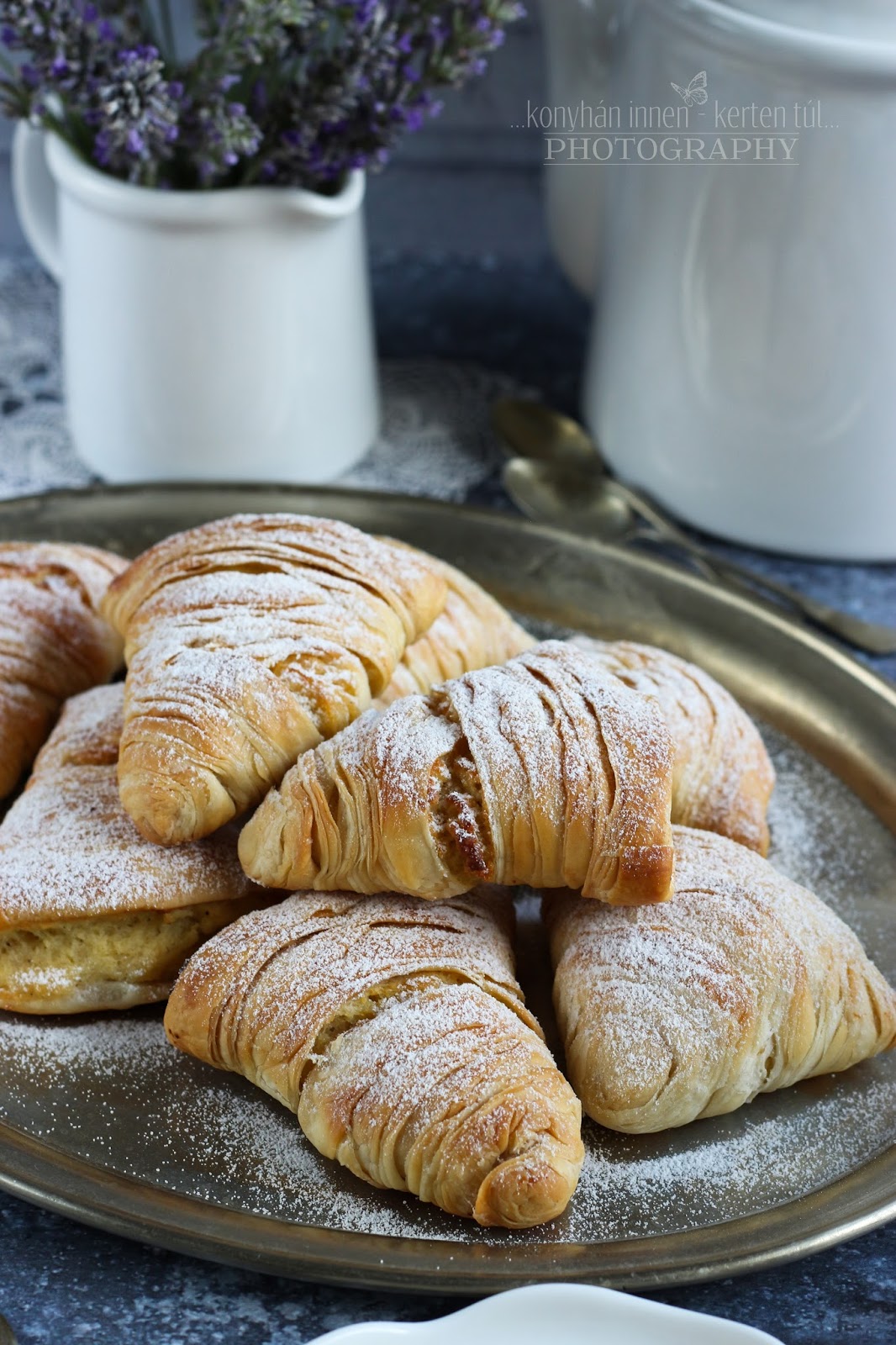...konyhán innen - kerten túl...: Sfogliatella Riccia napoletana