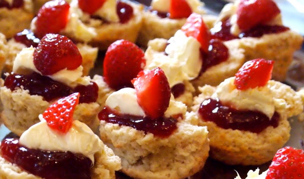 Domestic Sluttery: Baking for beginners: Epic mini scones
